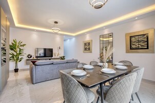 Apartamento, varanda, Vista para a cidade | Restaurantes