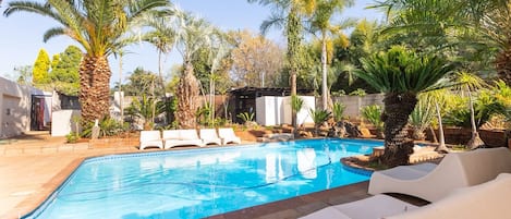 Piscina externa sazonal