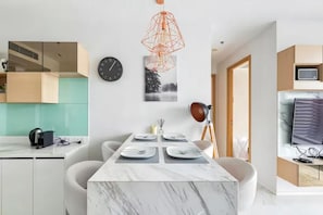 Apartamento Superior, varanda, Vista para a cidade | Restaurantes