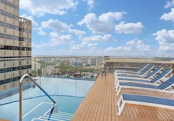 Piscina externa sazonal