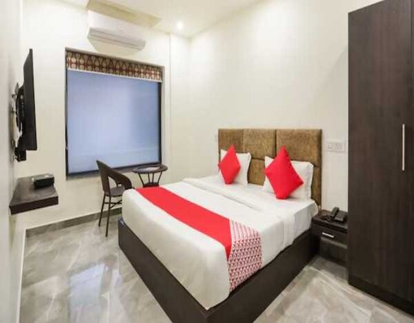 Deluxe Hotel Krishna - New Delhi