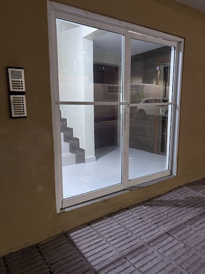 Spacious 3BR Near Airport & Ocean