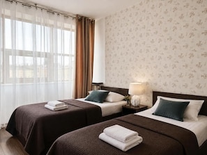 Apartamento luxo, sacada, vista para o pátio | Ferros/tábuas de passar roupa, Wi-Fi de cortesia
