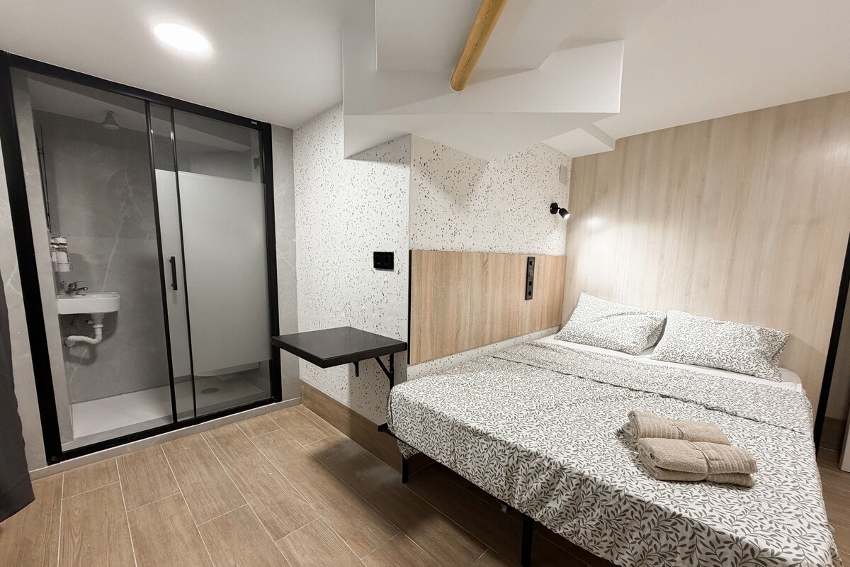 Quarto Duplo Comfort, 1 cama de casal, casa de banho anexa | Wi-fi grátis, roupa de cama fornecida 