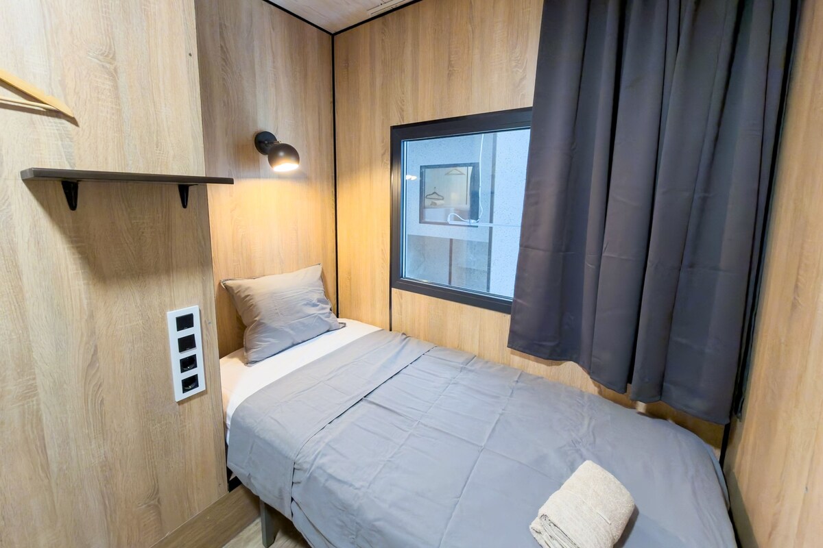Quarto Individual Comfort, 1 cama individual, casa de banho partilhada | Wi-fi grátis, roupa de cama fornecida 
