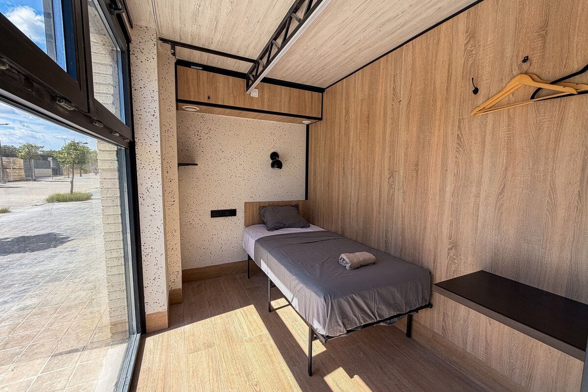 Quarto Individual Comfort, 1 cama individual, aceitam-se animais de estimação, no rés do chão | Wi-fi grátis, roupa de cama fornecida 