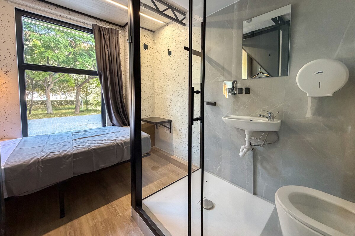 Quarto Individual Comfort, 1 cama individual, casa de banho anexa, no rés do chão | Wi-fi grátis, roupa de cama fornecida 