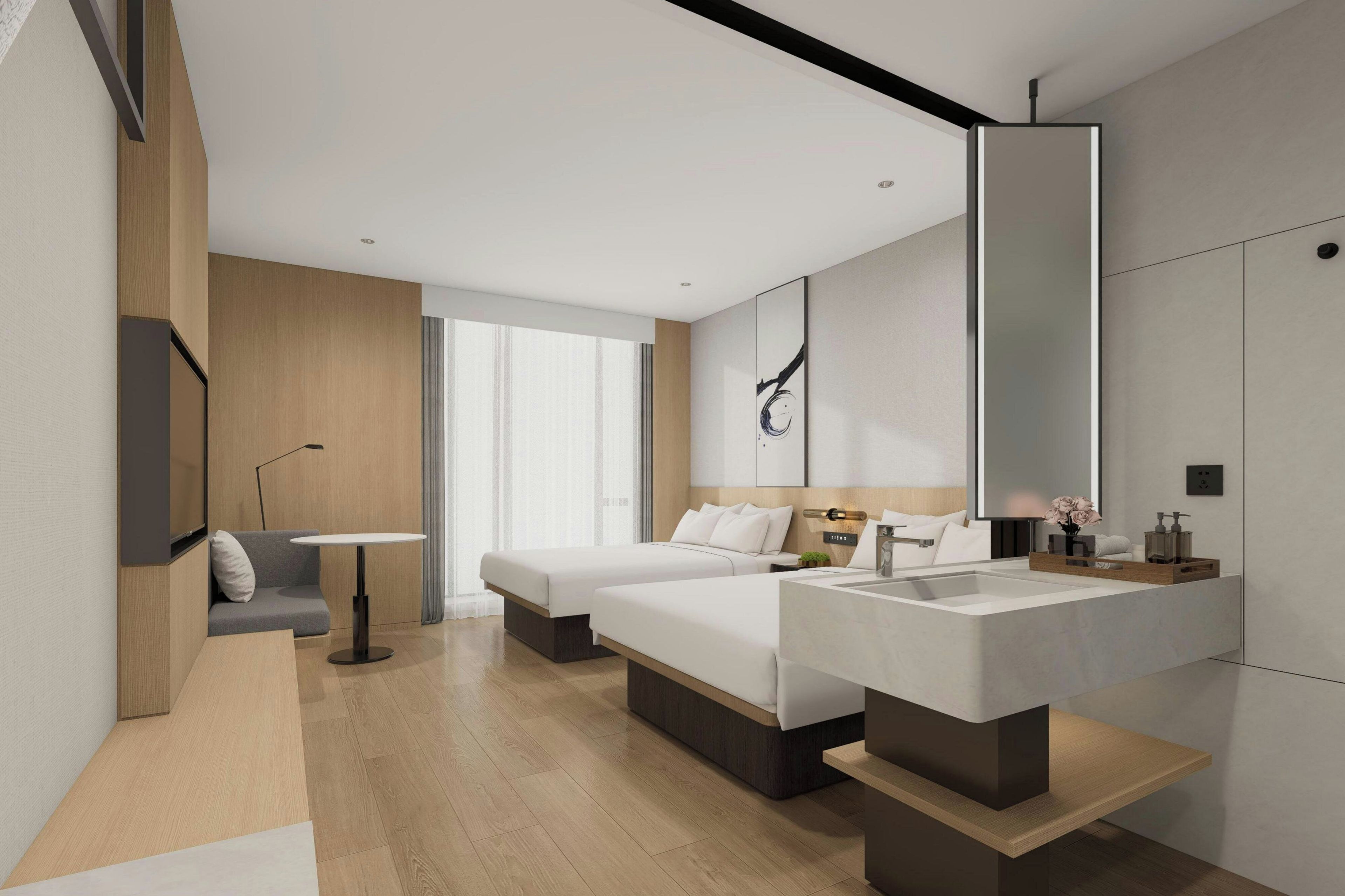 Quarto de hotel moderno com uma cama grande, mesa de cabeceira, escrivaninha, cadeira, espelho amplo e janela com cortinas.