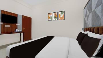 Quarto de hotel com cama, escrivaninha, guarda-roupa e três quadros na parede.