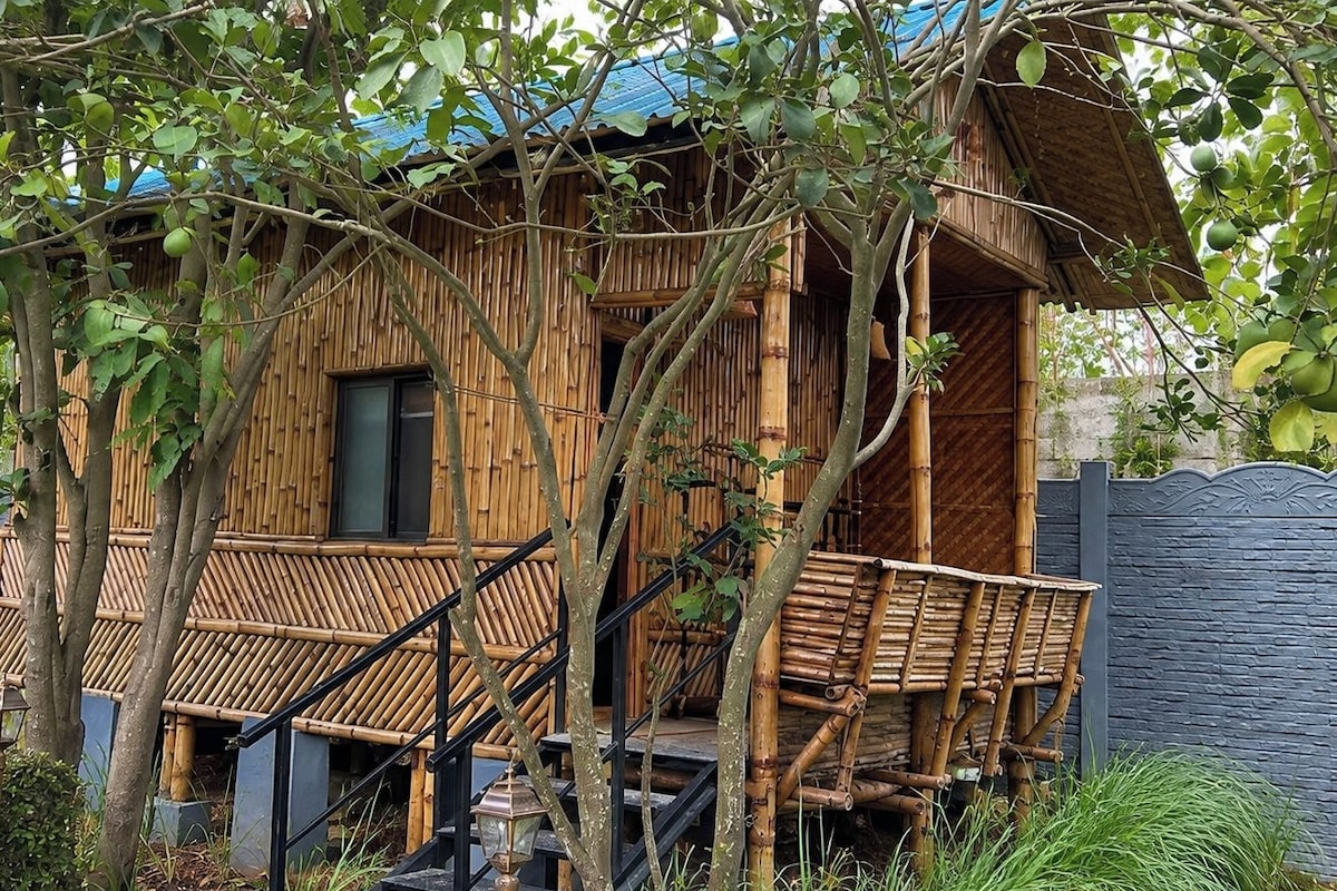Casa de campo tradicional, vista para o jardim | Wi-Fi de cortesia, roupa de cama