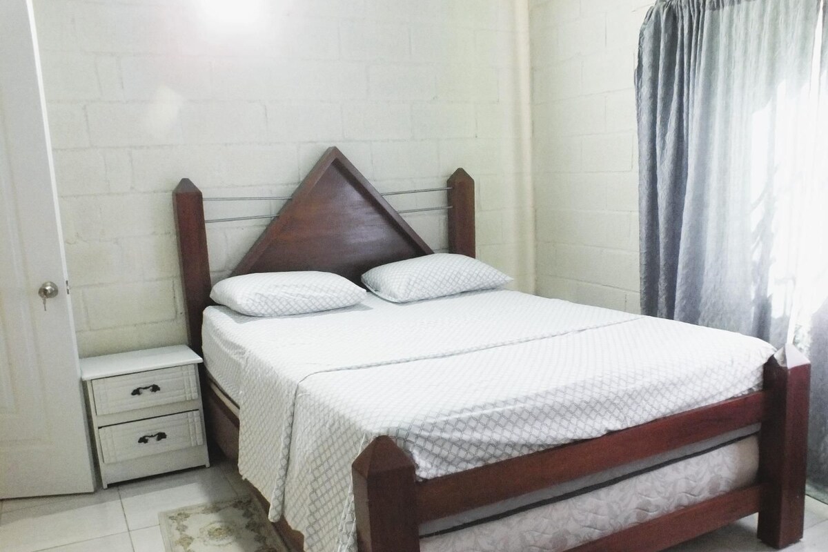 Casa Comfort, não fumadores, vista para o jardim | Cortinas/cortinados opacos, ferro/tábua de engomar, Wi-fi grátis 