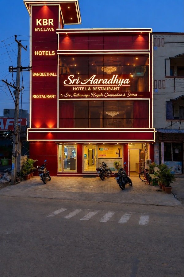 Sri Aaradhyaa Hotels And Restaurant - Khammam