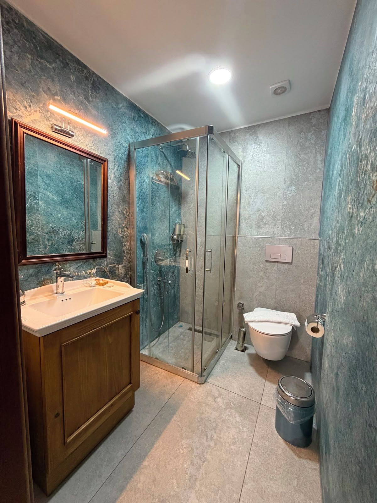 Quarto Duplo ou Twin Standard, Vista para a cidade | Casa de banho