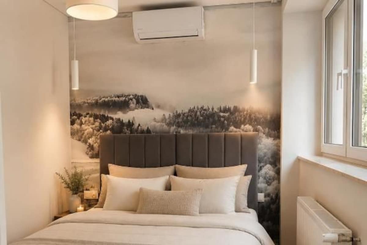 Apartamento, varanda, vista para a montanha | Secretária, secretária adequada para computadores portáteis 