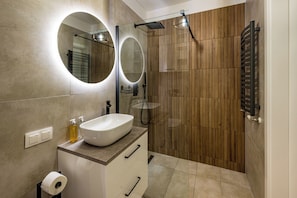 Apartamento, varanda | Casa de banho