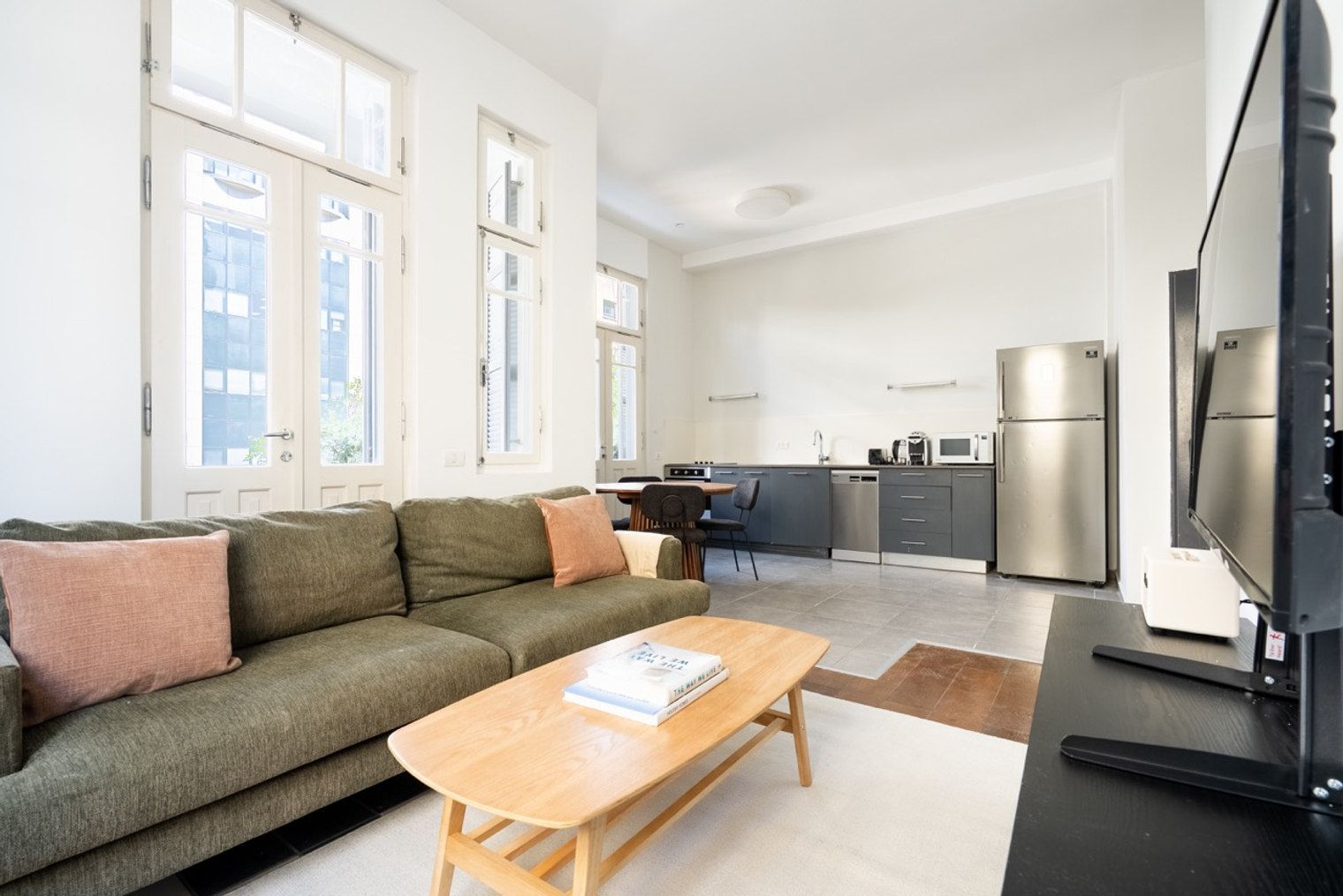 Apartamento, Vista para a cidade | Cortinas/cortinados opacos, ferro/tábua de engomar 