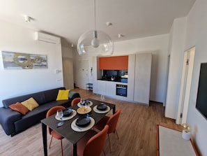 Apartamento família, vista para a cidade | Opções para refeição