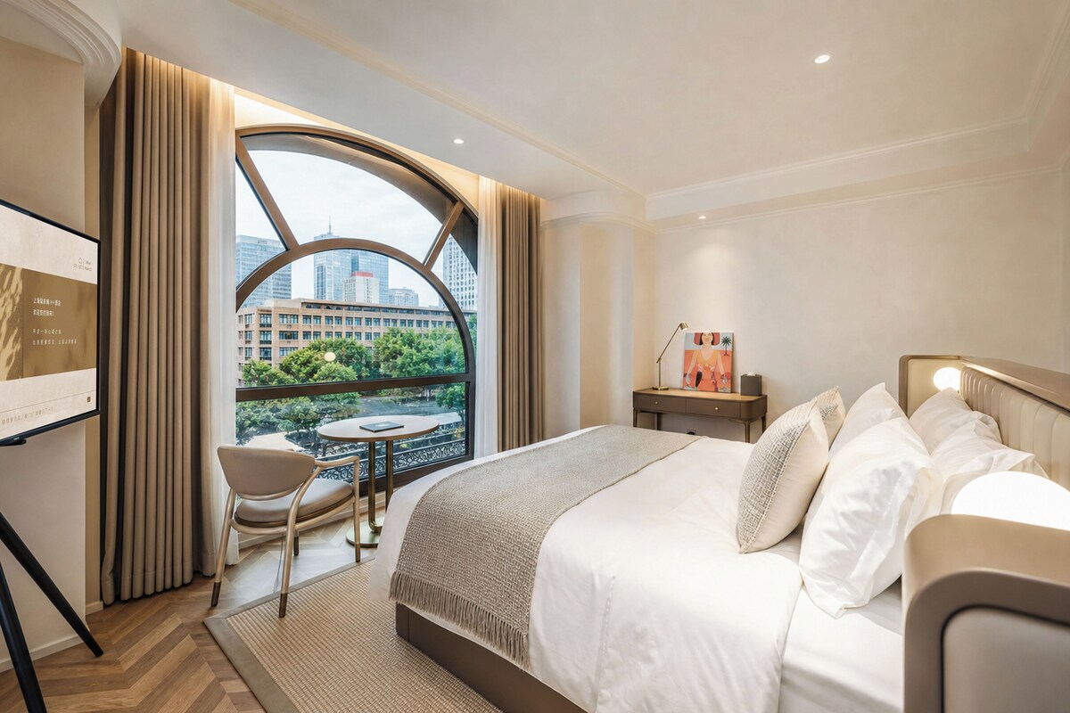 Quarto casal executivo, 1 cama Queen, para não fumantes, geladeira | Ferros/tábuas de passar roupa, Wi-Fi de cortesia, roupa de cama