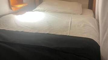 Cortinas/cortinados opacos, ferro/tábua de engomar, Wi-fi grátis