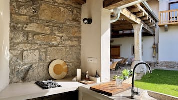 Vila tradicional, vista para o jardim | Cozinha privada