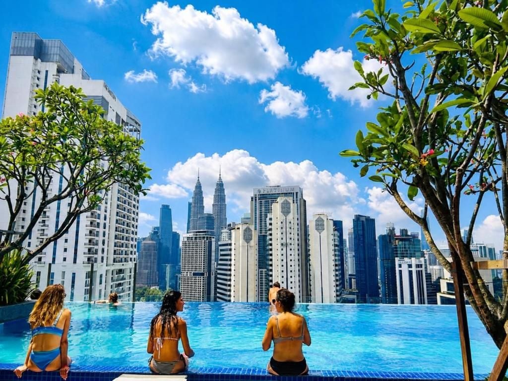 2 piscinas exteriores, espreguiçadeiras 