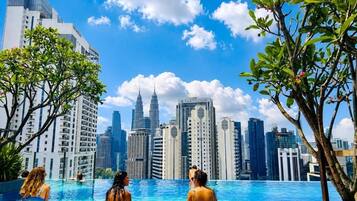 2 piscinas exteriores, espreguiçadeiras