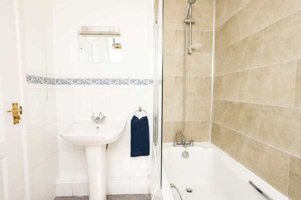 Tradewinds - 2 Bedroom Apartment - Tenby - Tenby
