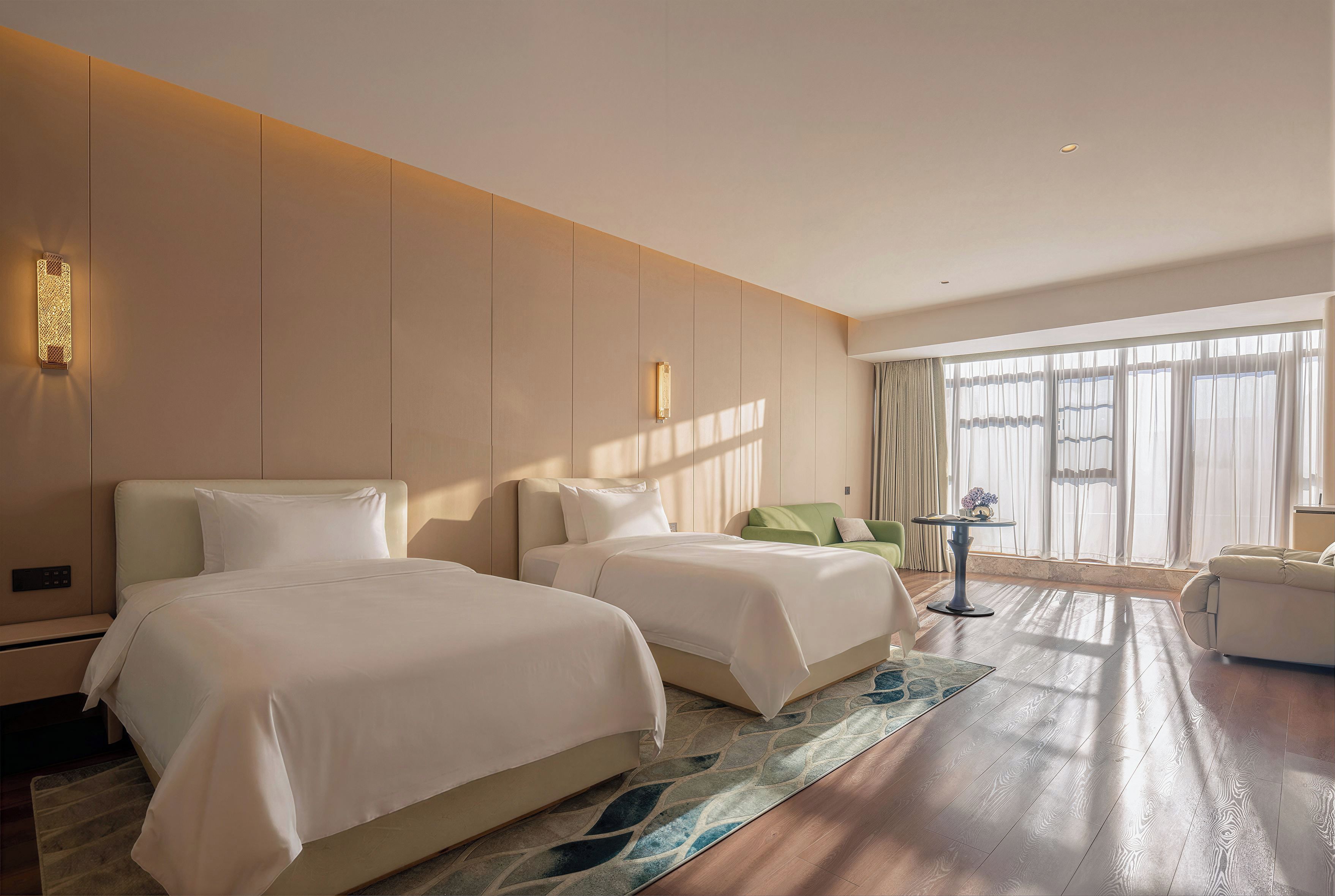 Quarto duplo com design assinado, vista para o jardim | Cortinas blackout, Wi-Fi de cortesia