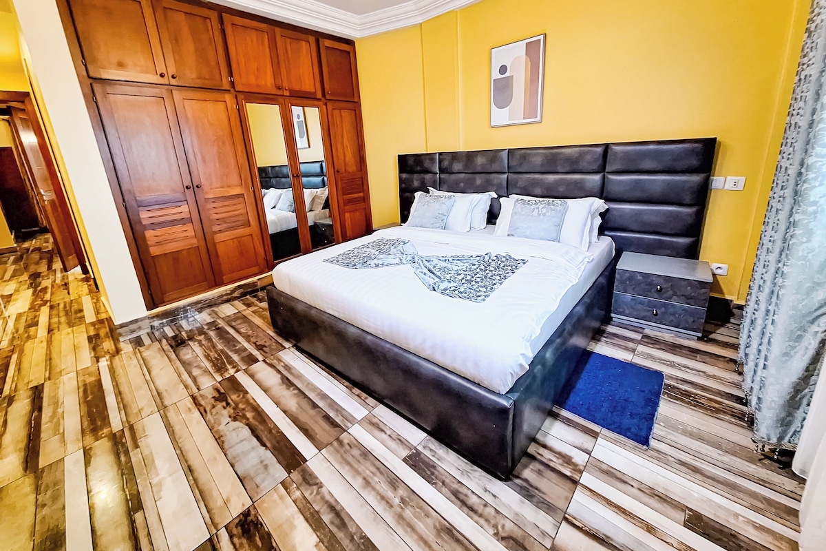 Quarto Deluxe, varanda | Cofre no quarto, secretária adequada para computadores portáteis 