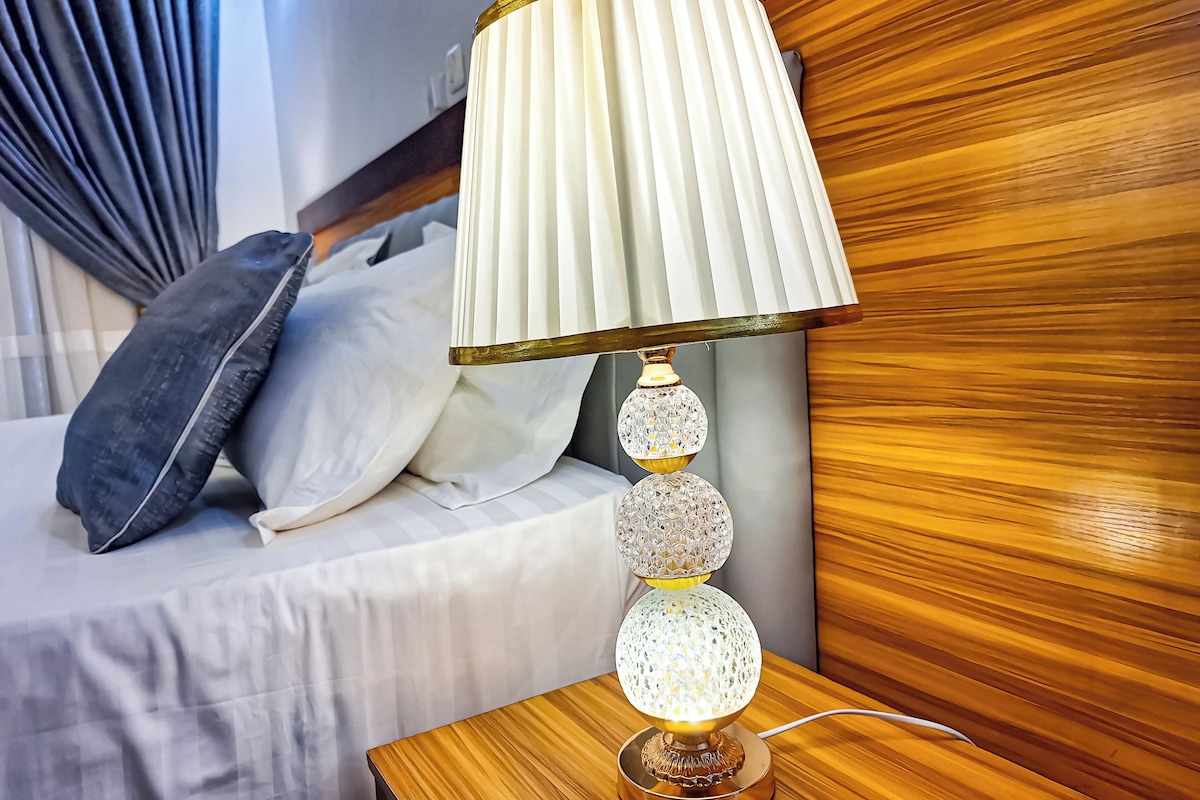 Apartamento Premium, varanda, Vista para a cidade | Cofre no quarto, secretária adequada para computadores portáteis 
