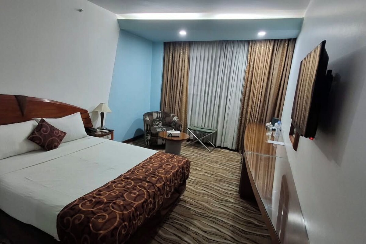 Secretária, Wi-fi grátis, roupa de cama fornecida 