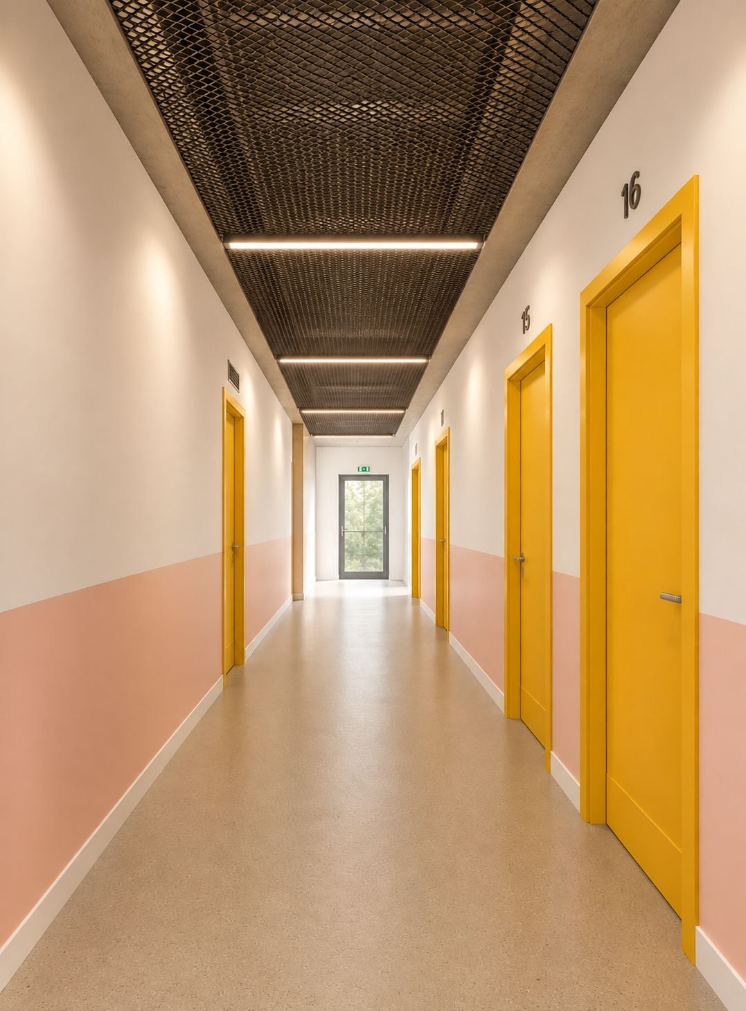 Um corredor com portas amarelas, teto estampado e chão claro.