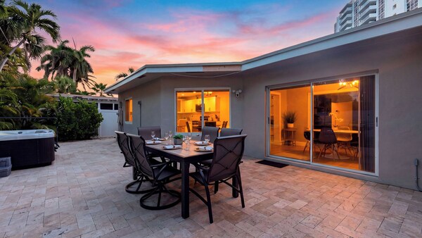 Lauderdale Oasis By Avantstay 3-min Walk To Beach Hot Tub + Private Yard Near Las Olas - Fort Lauderdale, FL