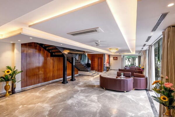 Elivaas Signature Dsg Farm 3bhk With Bar - New Delhi