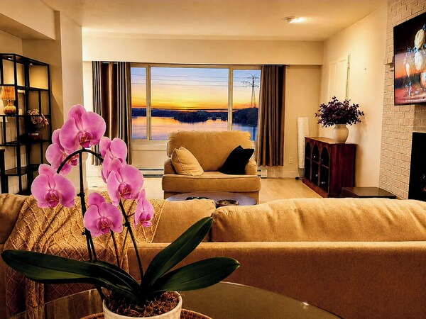 Charming 1-bedroom Suite With Ocean View In Prince Rupert - Prince Rupert