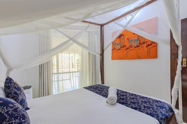 Auregi Kivulini - Diani Beach