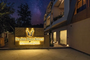 Placa para Destinn Dhela Retreat por Ekaant Leisure&Jungle Diaries.