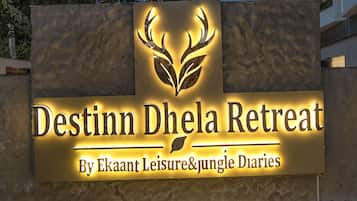 Placa para Destinn Dhela Retreat by Ekaant Leisure&Jungle Diaries.