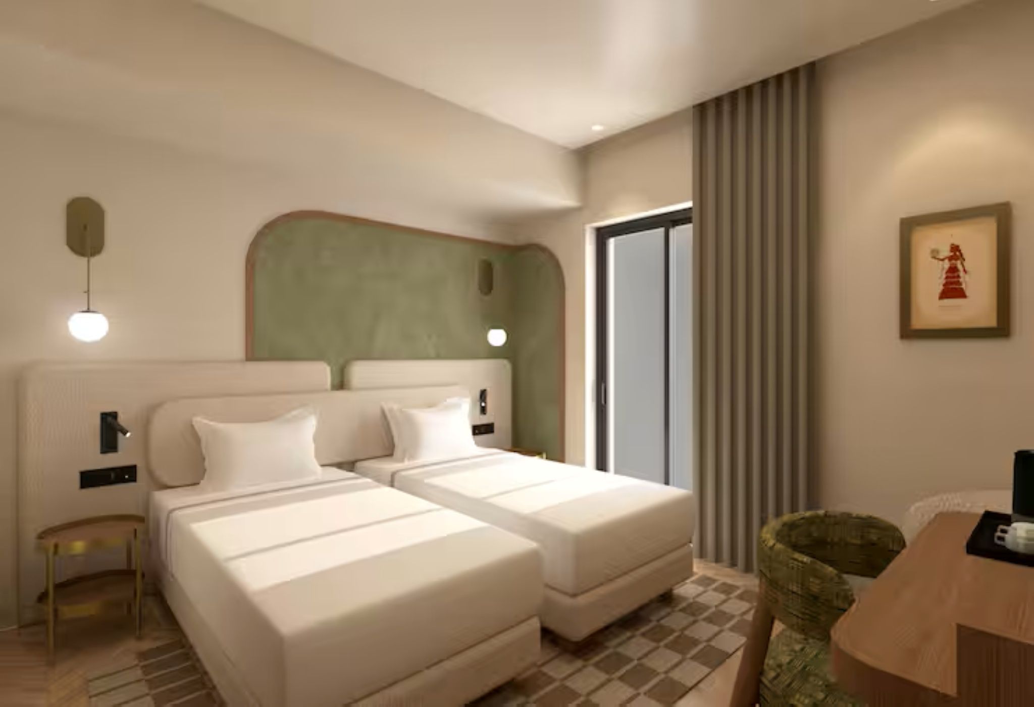 Quarto de hotel com duas camas, uma mesinha, uma cadeira, escrivaninha, abajur e quadro na parede.