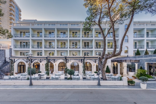 Crowne Plaza Budva By Ihg - Budva