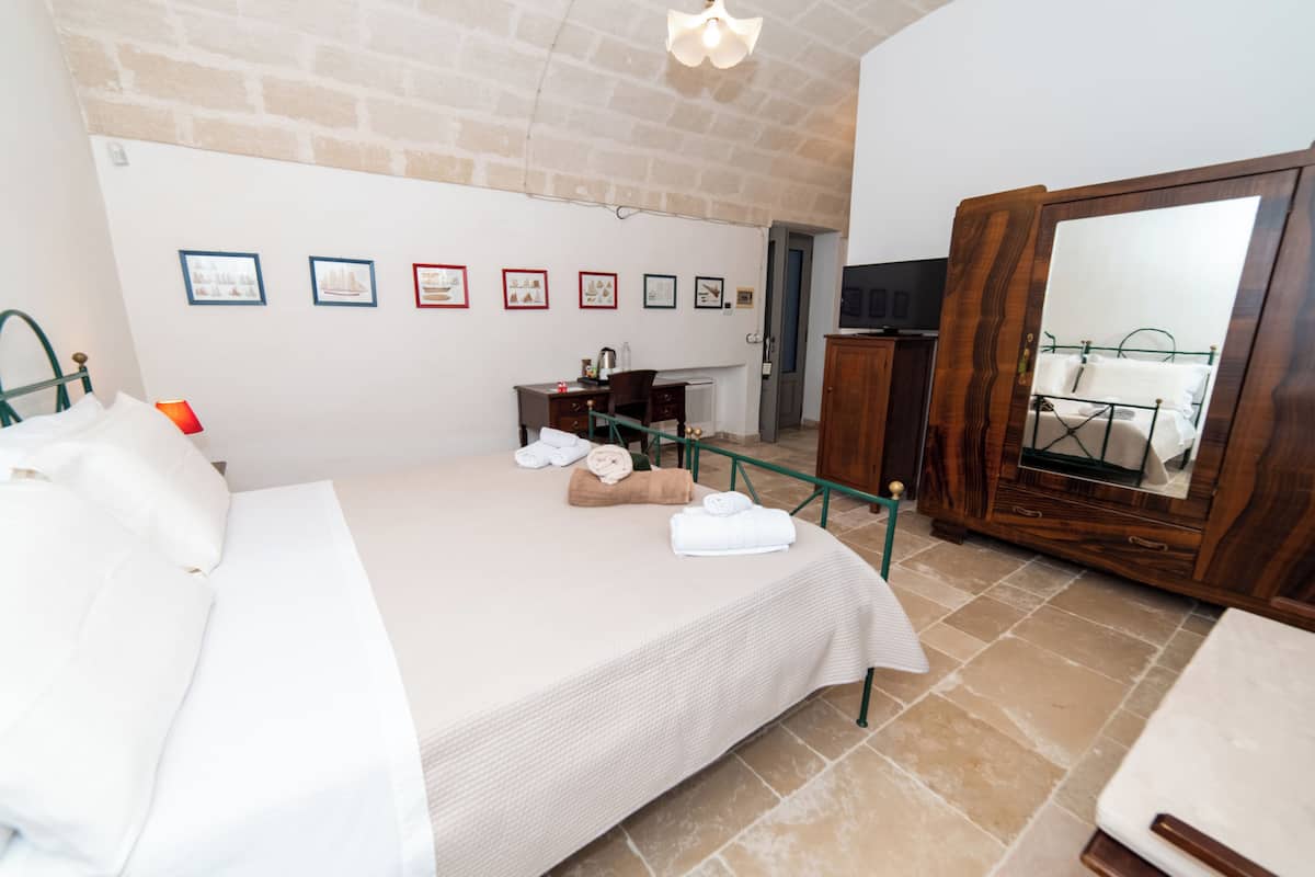 Matrimoniale Superior | Roupa de alta qualidade, minibar, secretária, roupa de cama fornecida 