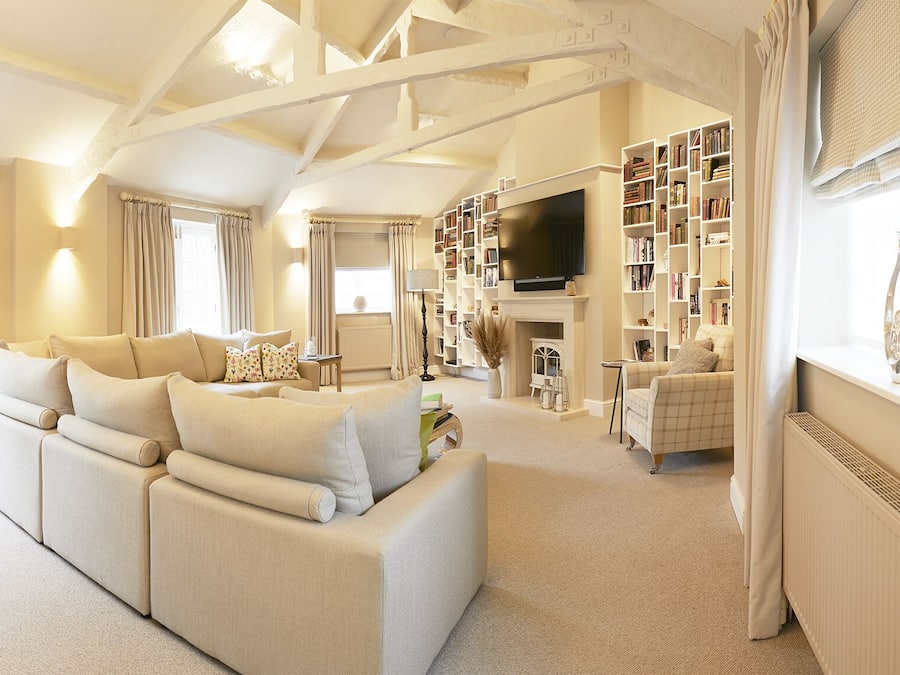 No.38 High Street (Pet-Friendly) | Área de estar | TV de tela plana 39 polegadas com canais digitais, DVD player