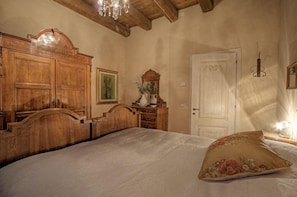 Suite | Minibar, cofre no quarto, secretária, cortinas/cortinados opacos 