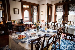 Pequeno-almoço completo diário incluído 