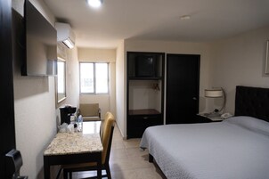 Quarto standard, 1 cama King | Escrivaninha, quartos à prova de som, Wi-Fi de cortesia