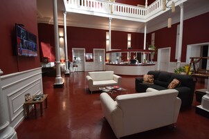 Área de estar no saguão