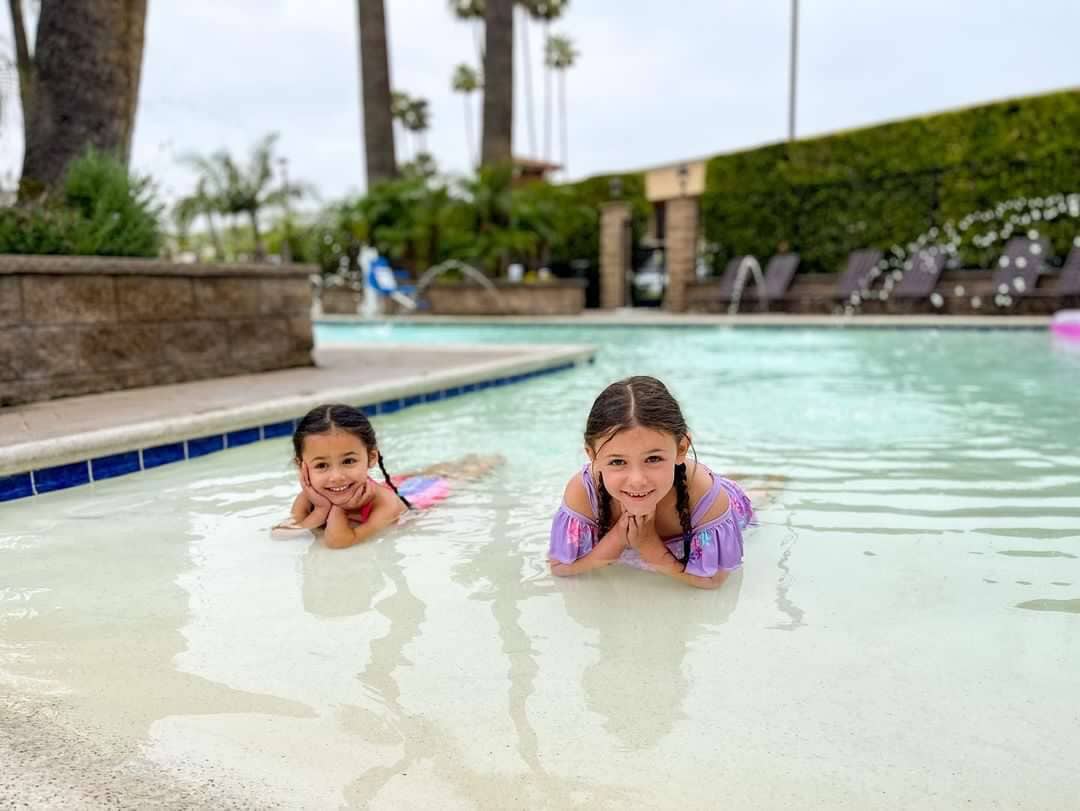 Piscina exterior, da(s) 8:00 à(s) 22:00, guarda-sóis, espreguiçadeiras 