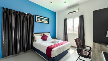 Quarto casal superior | Cofres nos quartos, escrivaninha, cortinas blackout, Wi-Fi de cortesia