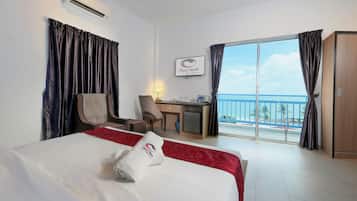 Quarto Deluxe, vista para o mar | Cofre no quarto, secretária, cortinas/cortinados opacos, Wi-fi grátis
