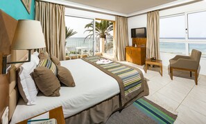 Frigobar, individualmente mobiliados, cortinas blackout